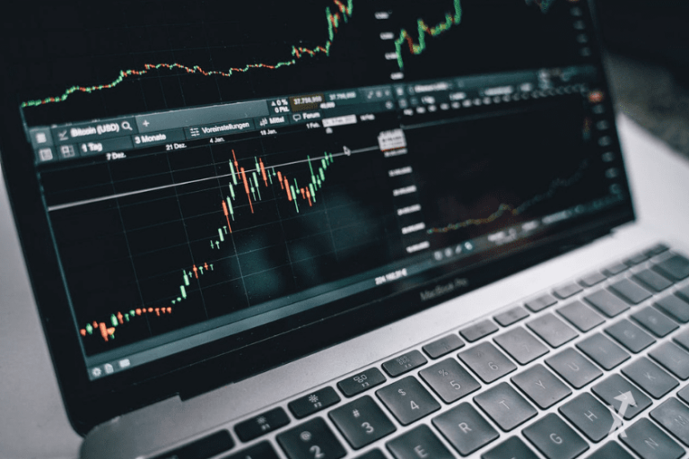 Comment trader sur le forex : Stratégies, avantages, Guide 2025